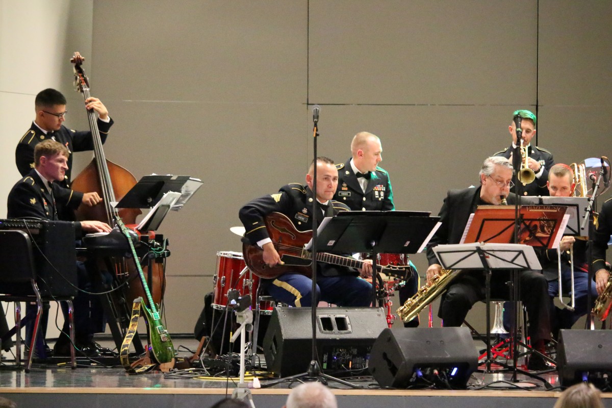 MI Corps Band delights crowd at Swinging Christmas holiday concert ...