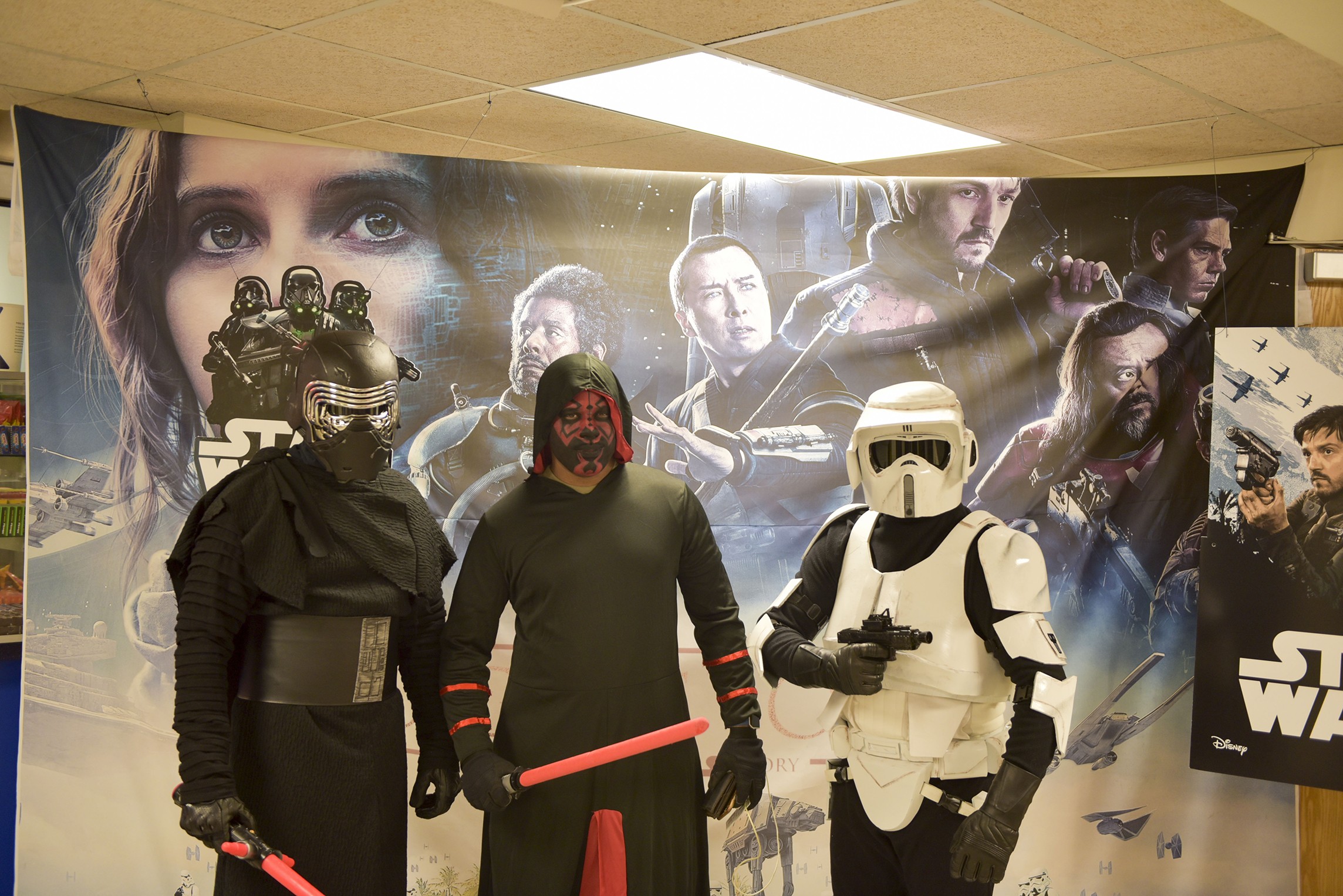 Star Wars: Rogues Visit Camp Henry Theater | Article | The United ...