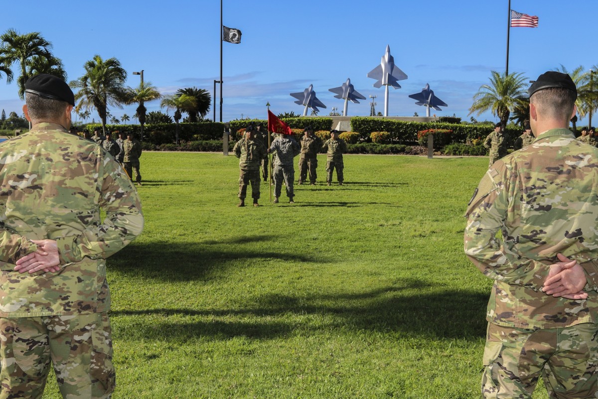 Hawks welcome new commander | Article | The United States Army