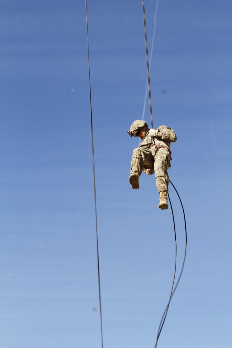 Fort Bliss hosts Master Rappel Course | Article | The United States Army