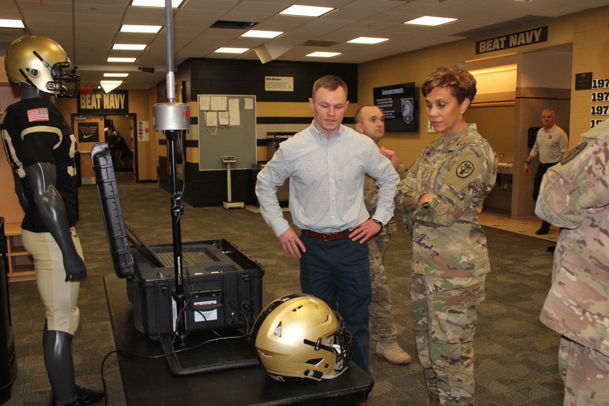 Army Surgeon General visits Keller Army Community Hospital's ...