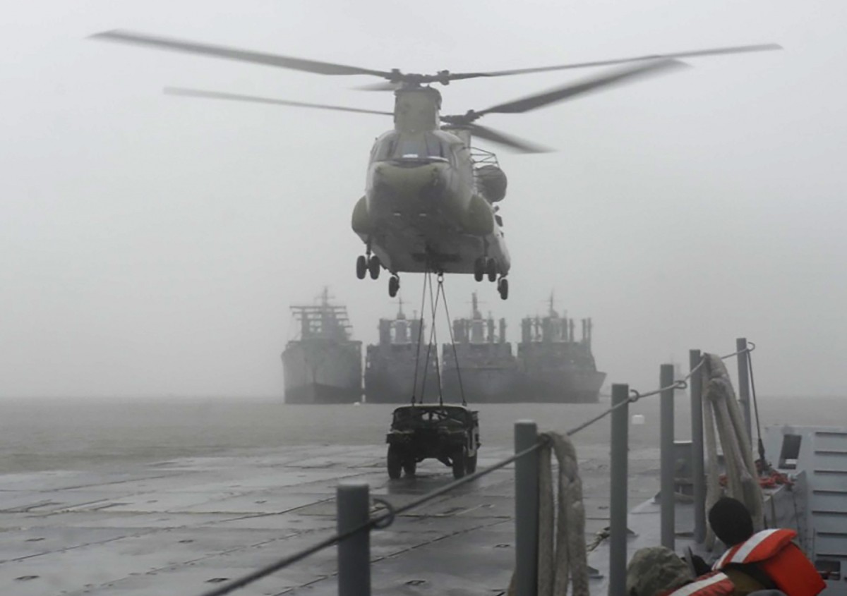 Soldiers conduct sling-load exercise off causeway | Article | The ...