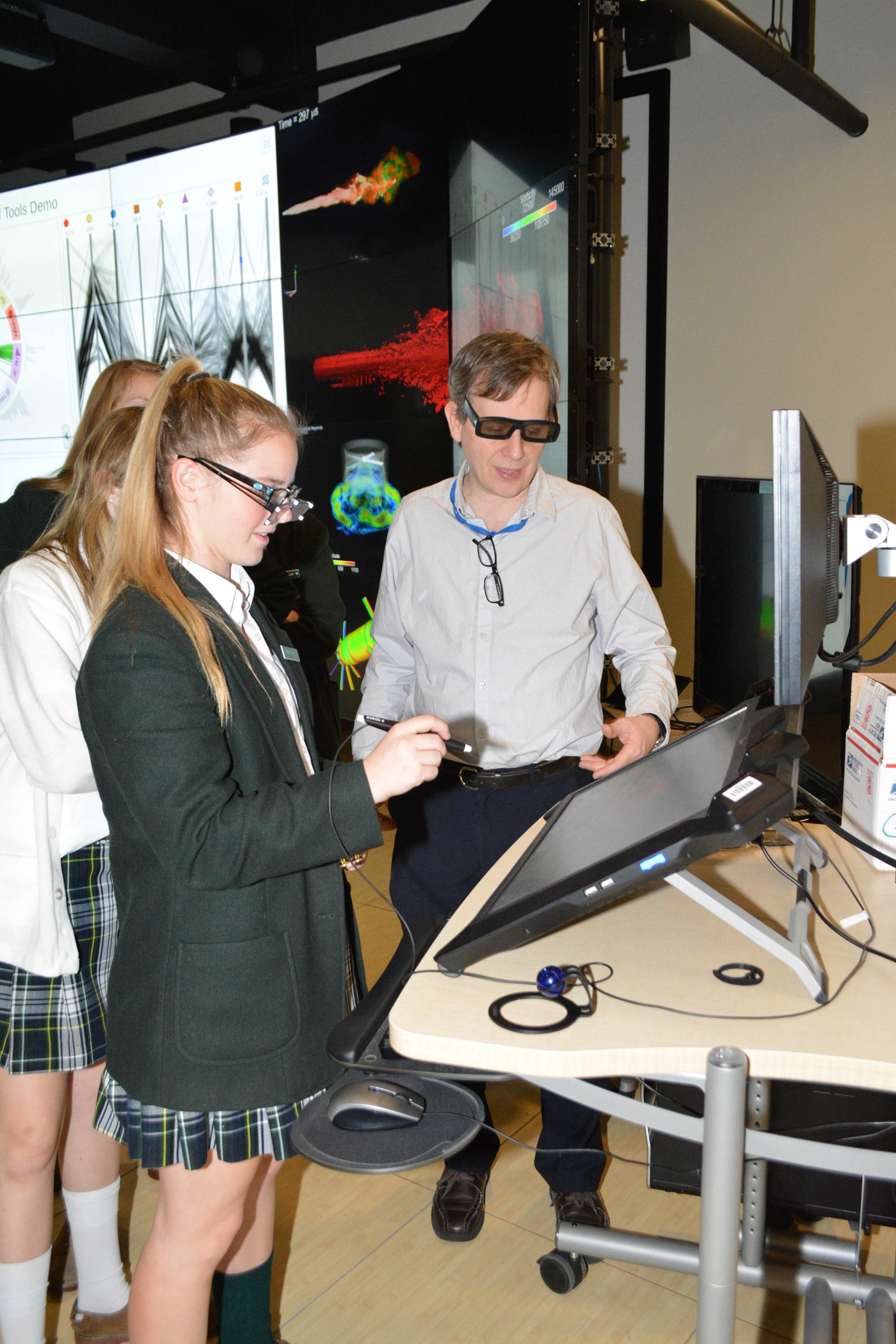 ARL's DOD Supercomputing Research Center hosts students from local ... ARL's DOD Supercomputing Research Center hosts students from local ...