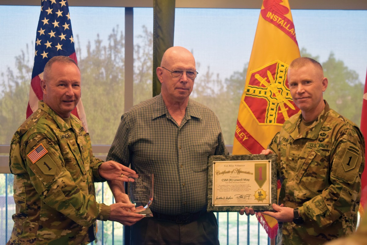 Fort Riley recognizes top volunteers in the community for 2016 ...