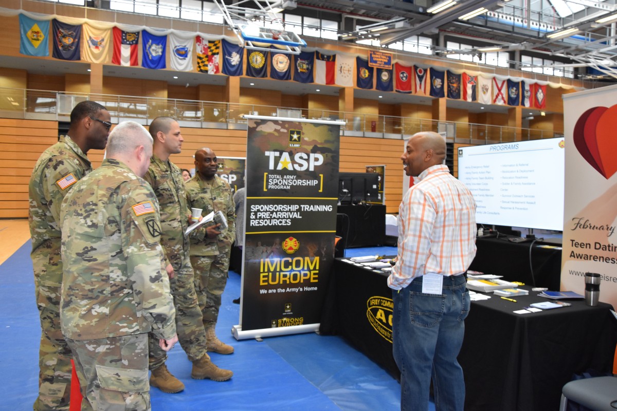 IMCOM-E director outlines service culture initiative at town hall ...