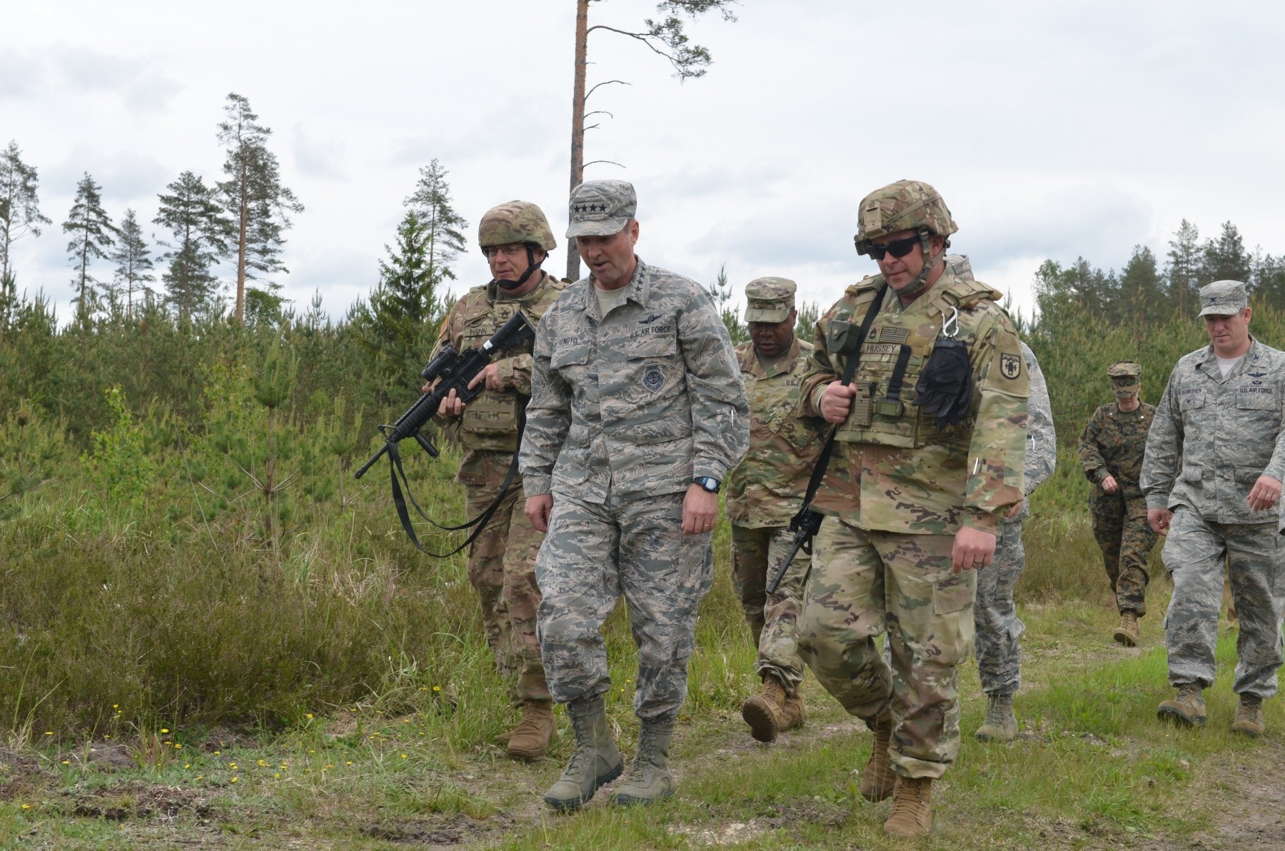 Chief of the US National Guard Bureau visits service members during ...