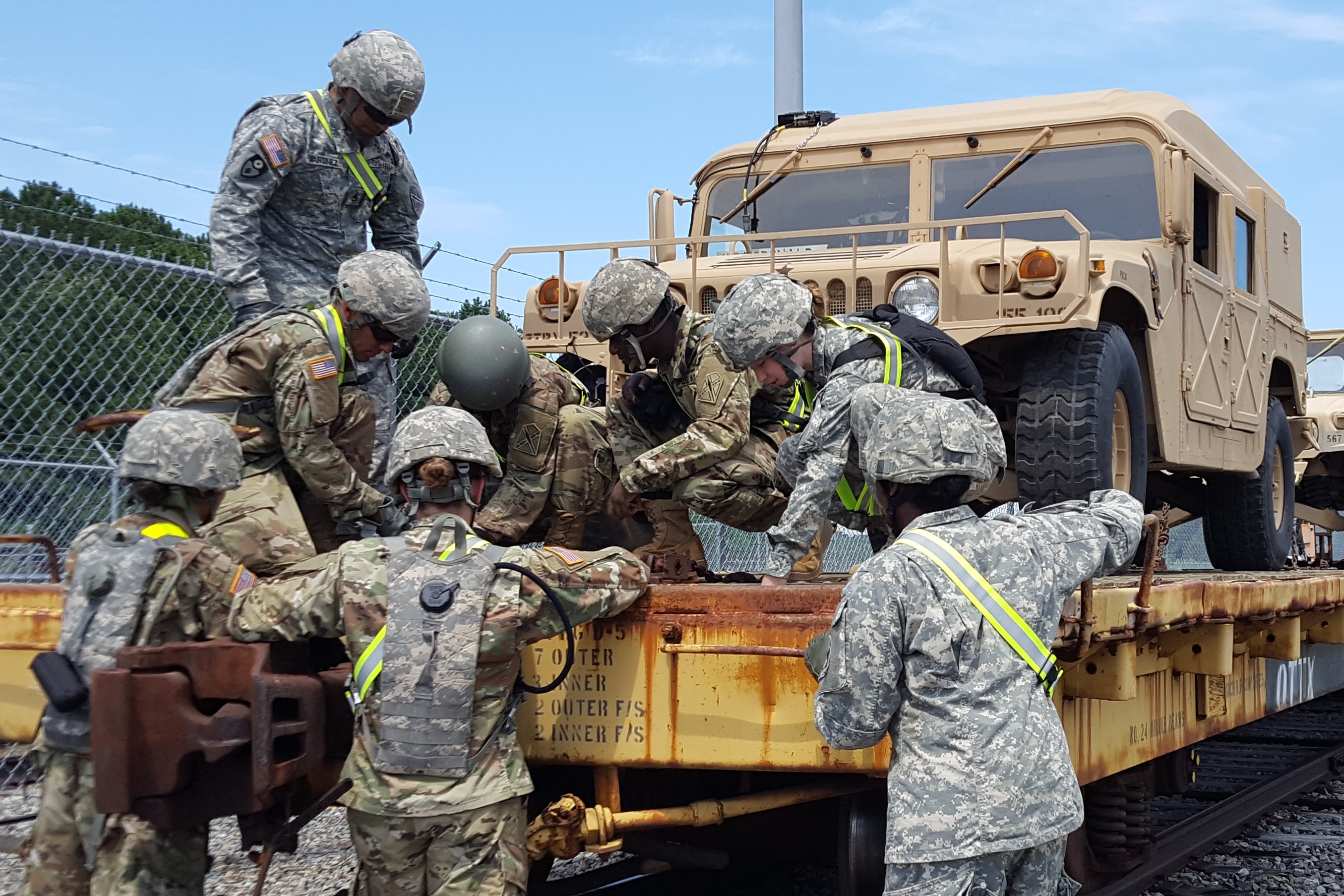 Virginia Guard transporters train with active duty on rail and water ...