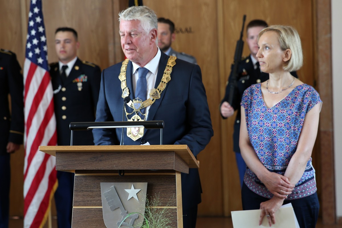 Worms bids farewell to 5th Signal Command | Article | The United States ...