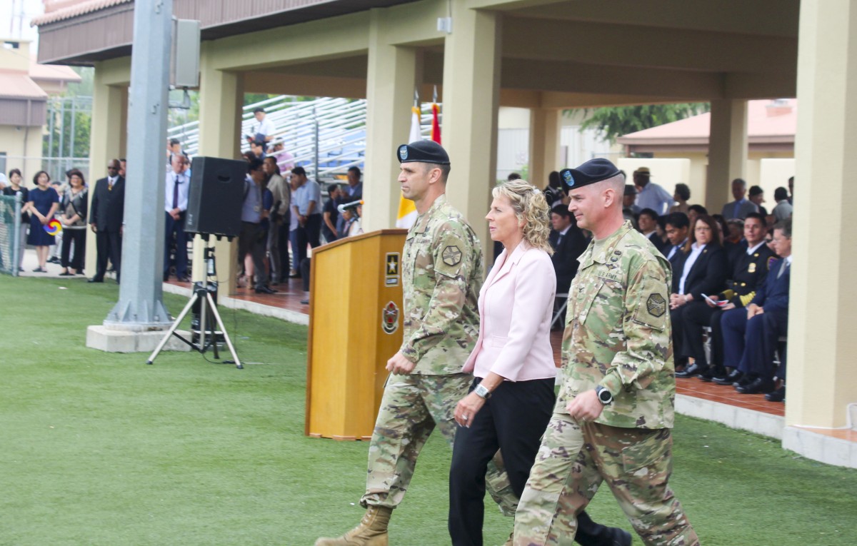 Col. Robert P. Mann Jr. assumes Command of USAG Daegu | Article | The ...