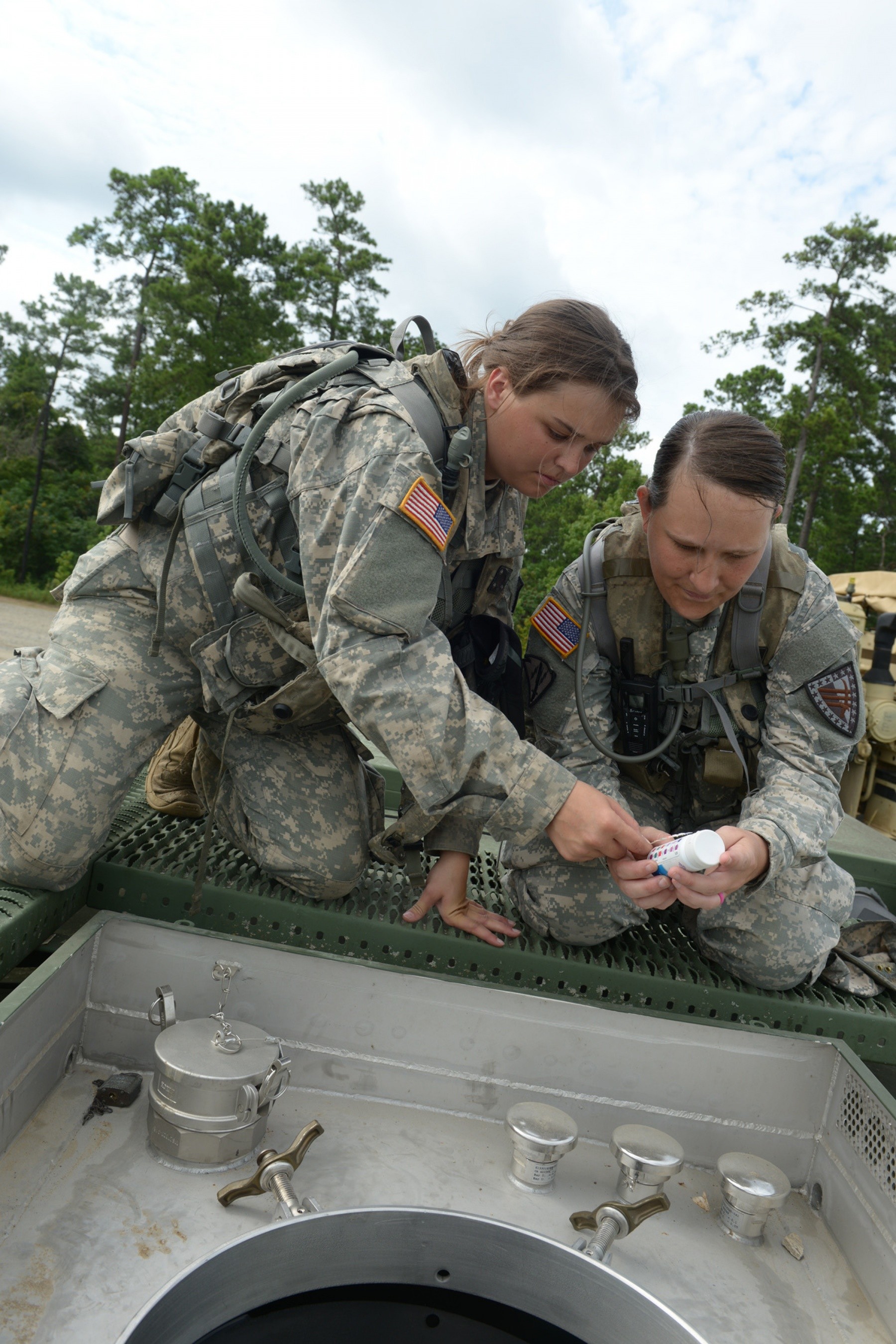 Soldiers with 138th Quartermaster bear water to keep the 76th troops ...