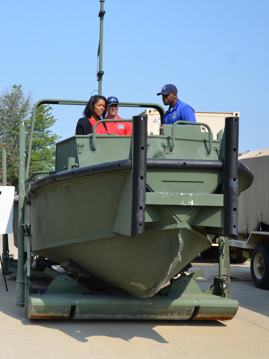 PEO CS&CSS hosts Army Acquisition Exec | Article | The United States Army