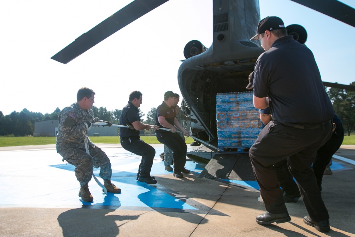 Hurricane Harvey: Soldiers show selfless service during disaster relief ...