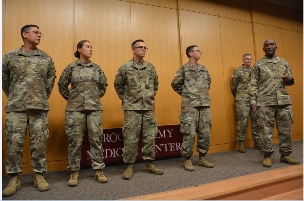 Brooke Army Medical Center awards first 68W gold badges | Article | The ...