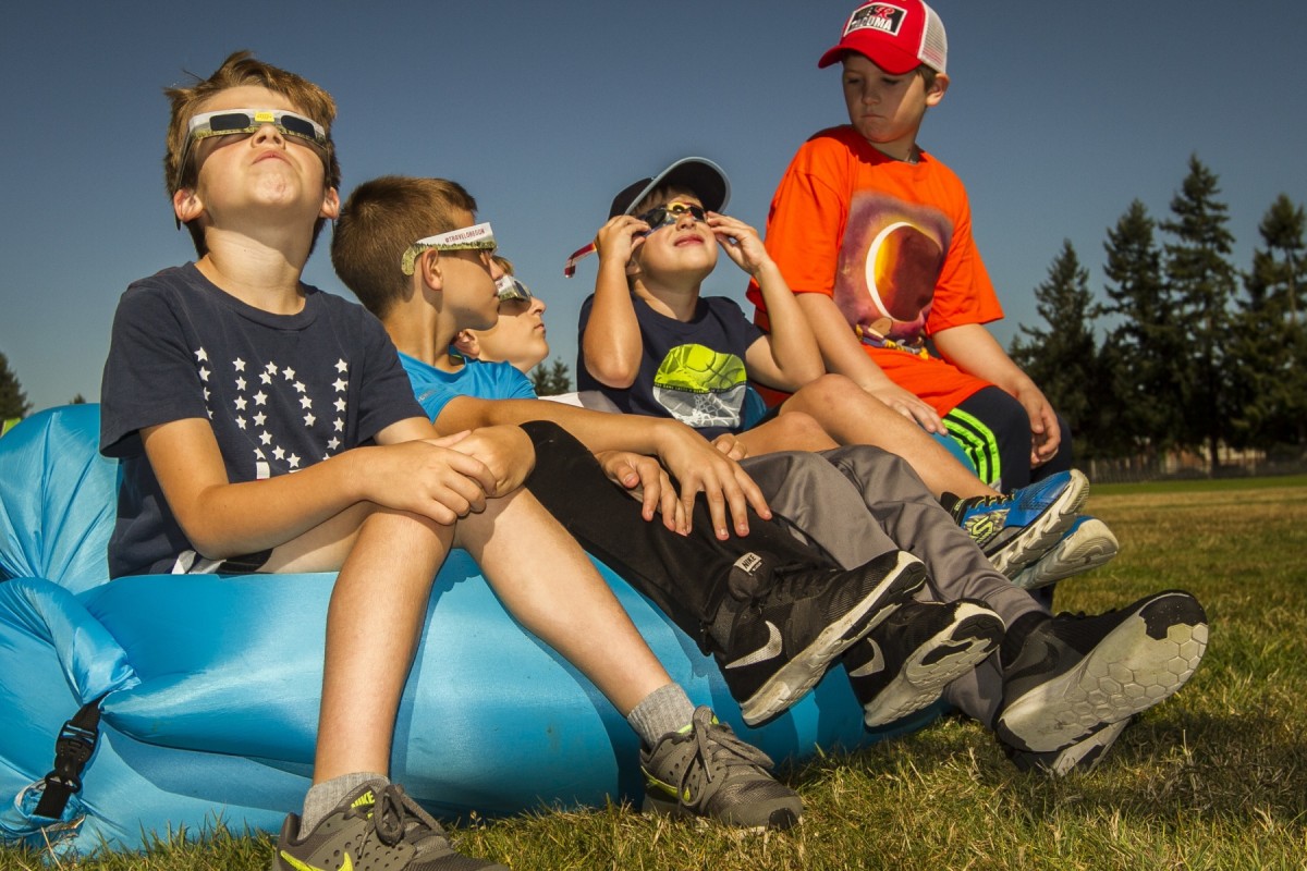 Military Children Watch Summer Eclipse | Article | The United States Army