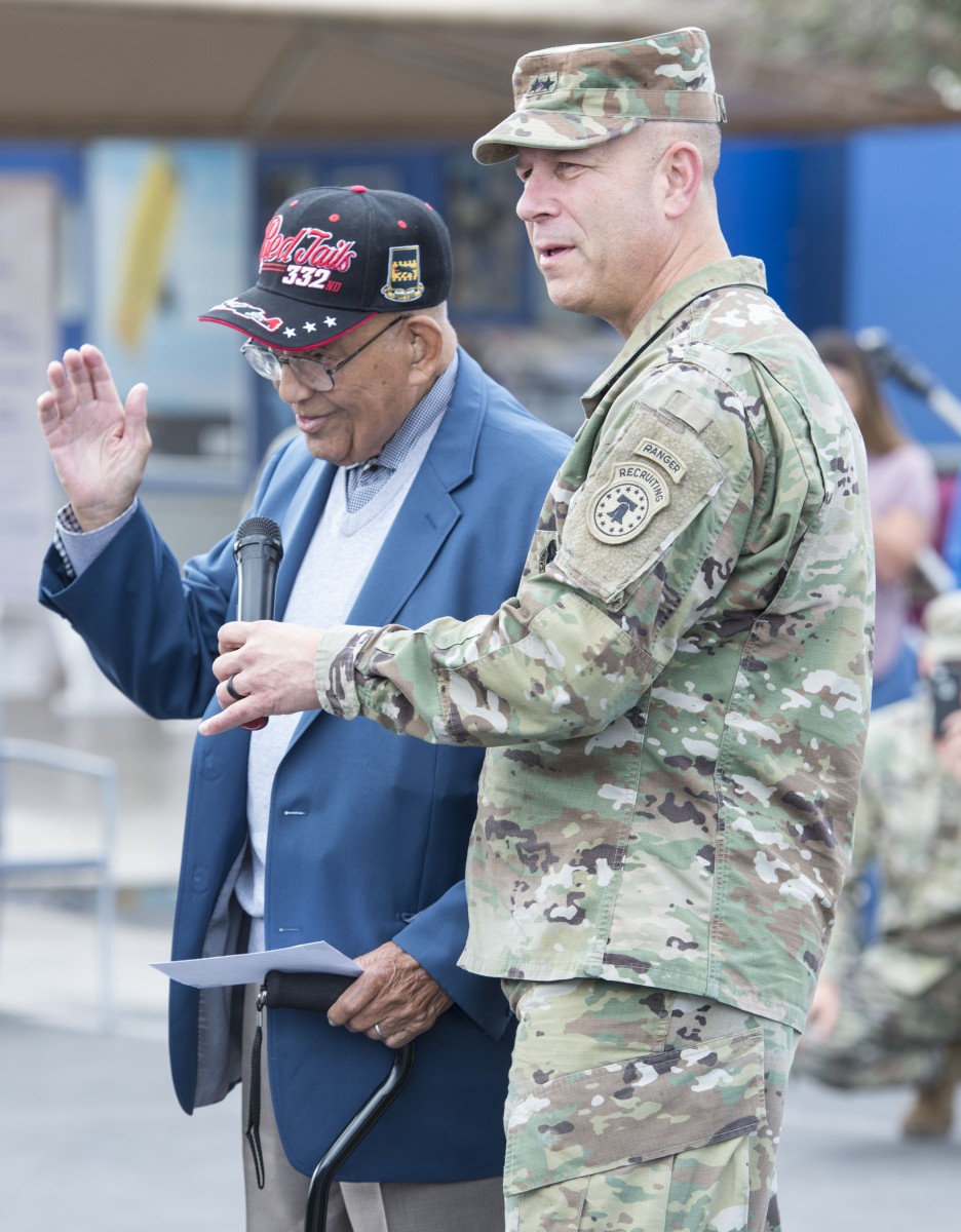 Golden Knights and vets spread positive image to future Soldiers ...