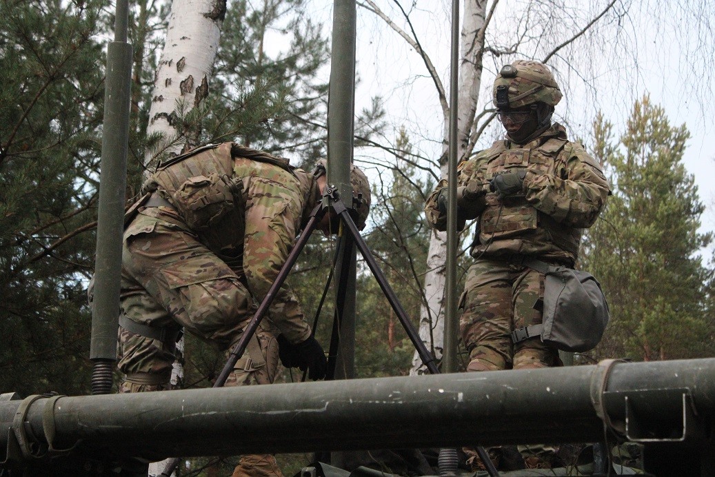 2d Cavalry Regiment signaleers conduct radio retransmission assessments ...