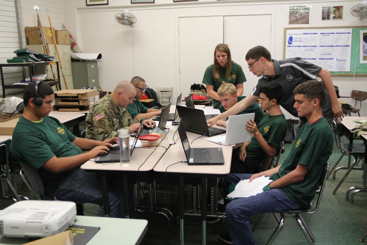 Hawaii Soldiers Mentor Local Students in Cybersecurity | Article | The ...