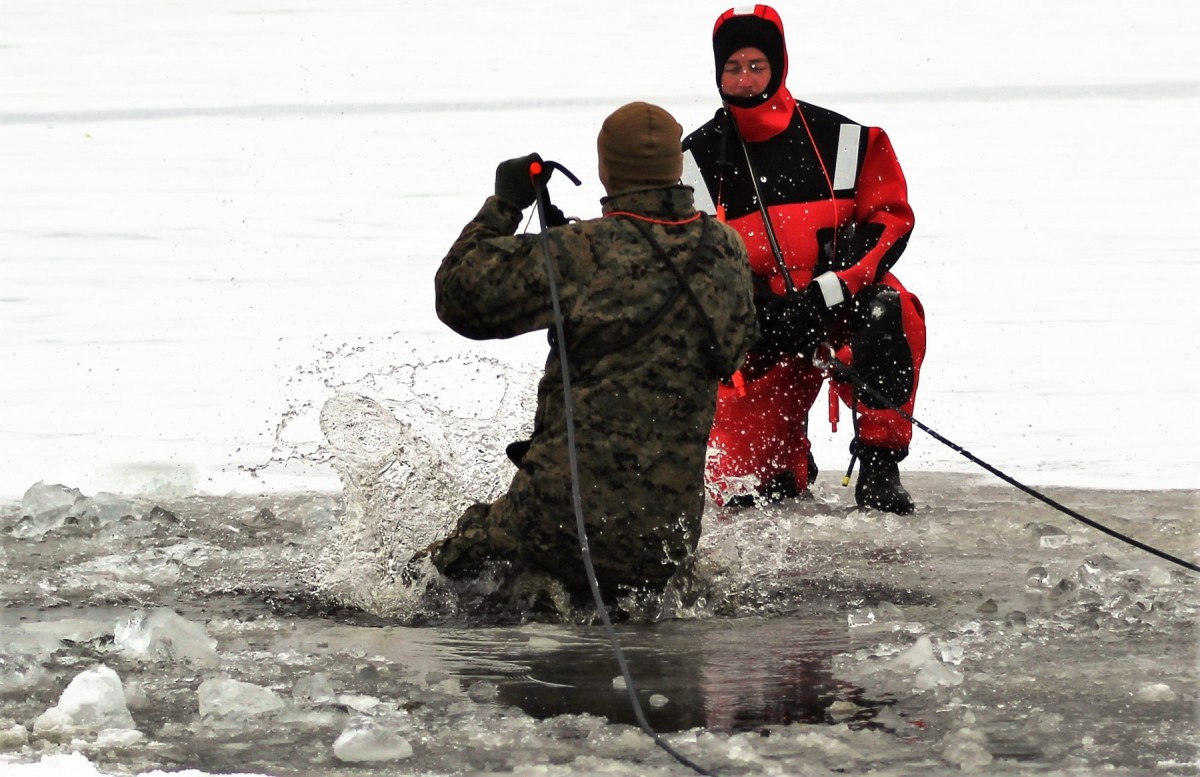 Marines bolster cold-weather operating skills during course at Fort ...