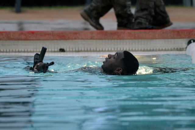 Soldiers perform Combat Water Survival Test | Article | The United ...