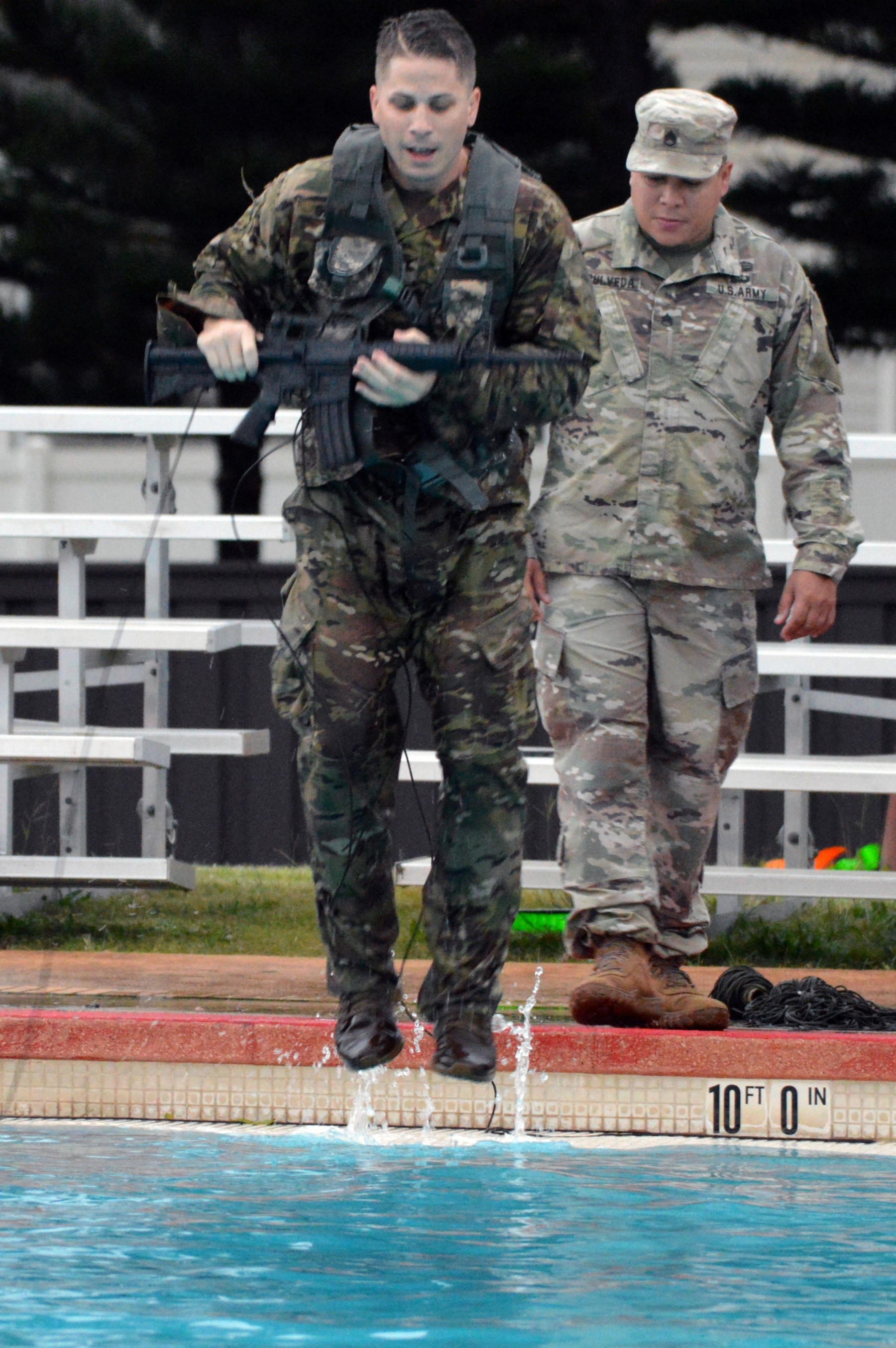 Soldiers perform Combat Water Survival Test | Article | The United ...