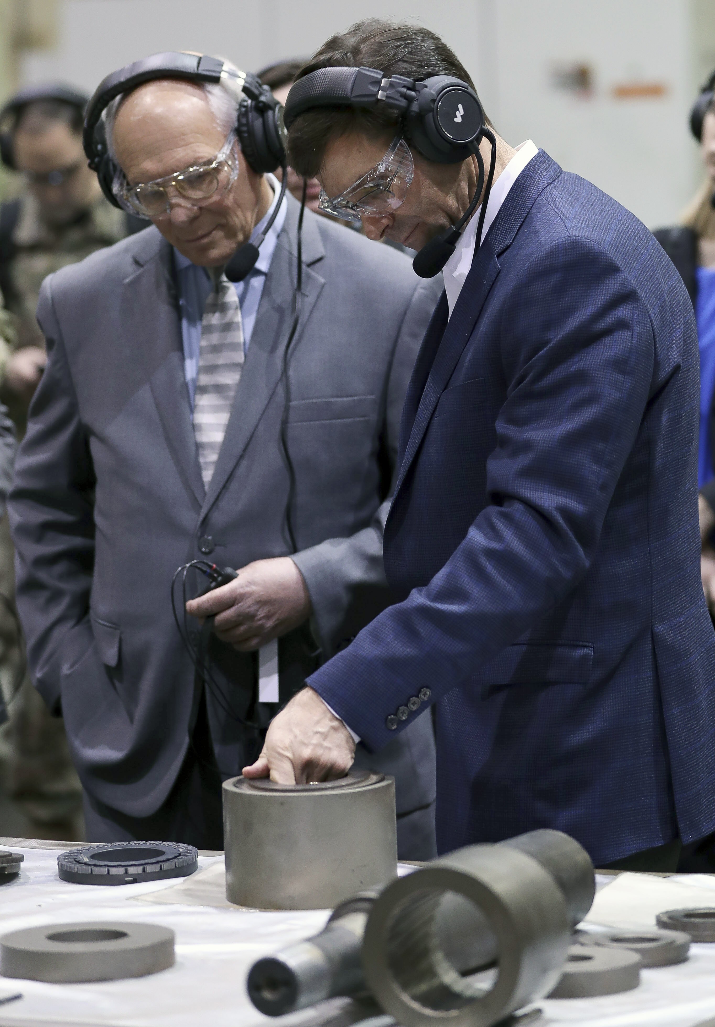 Army secretary lays out modernization vision, priorities in visit to ...