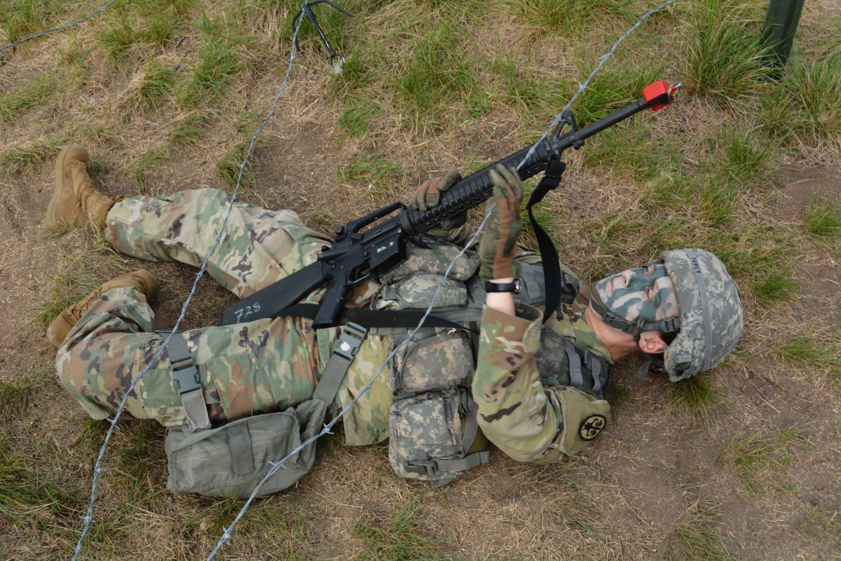 14 Soldiers achieve coveted badge during BAMC's first EFMB challenge ...