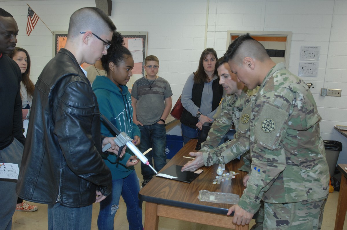 NCOA classes help build volunteer force | Article | The United States Army