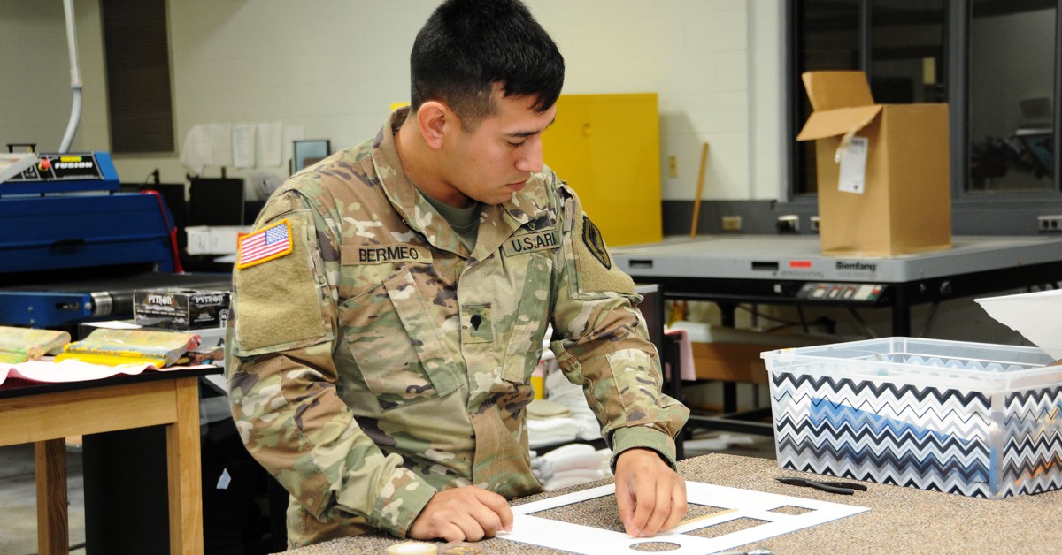 Arts and Crafts Center offers classes, creative outlets | Article | The ...