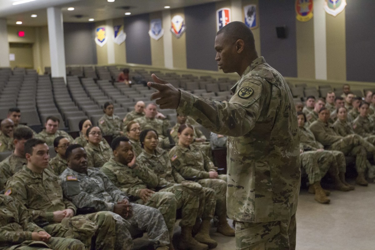 MEDCOM CSM meets medical specialists | Article | The United States Army