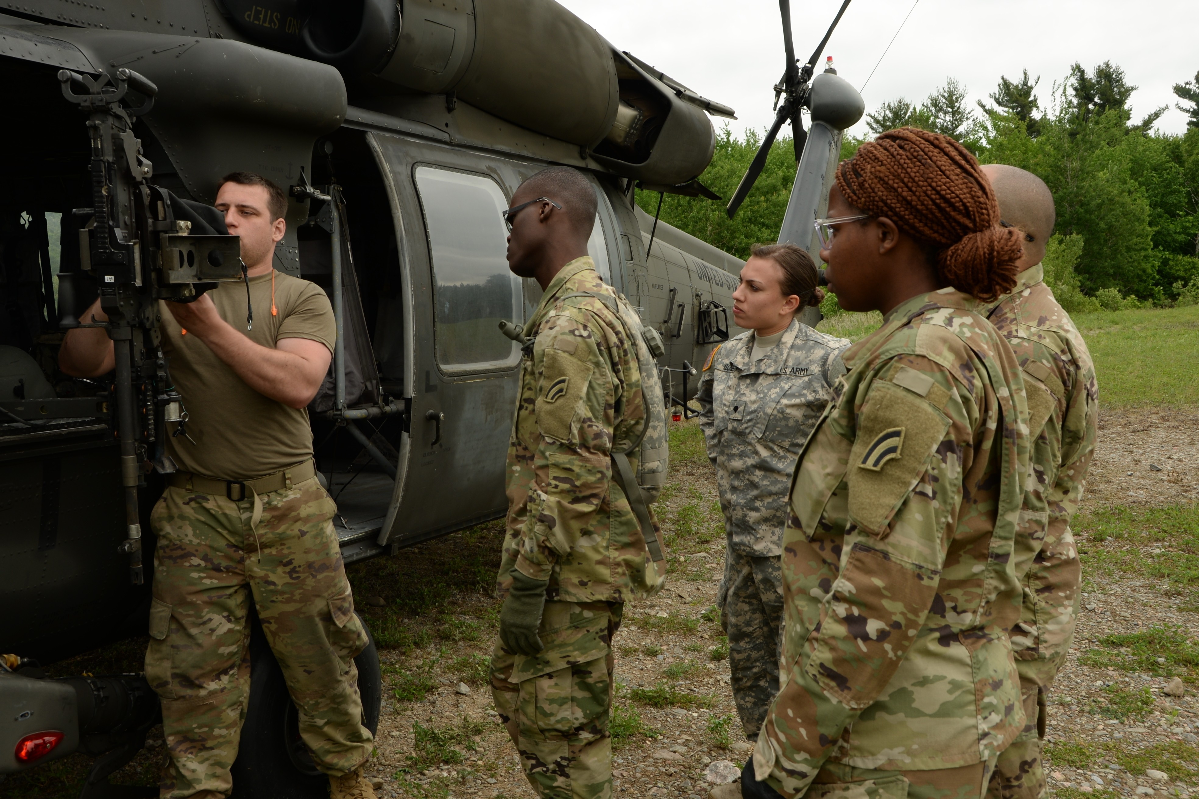 NY Army National Guard helicopter company conducts machine-gun training ... NY Army National Guard helicopter company conducts machine-gun training ...