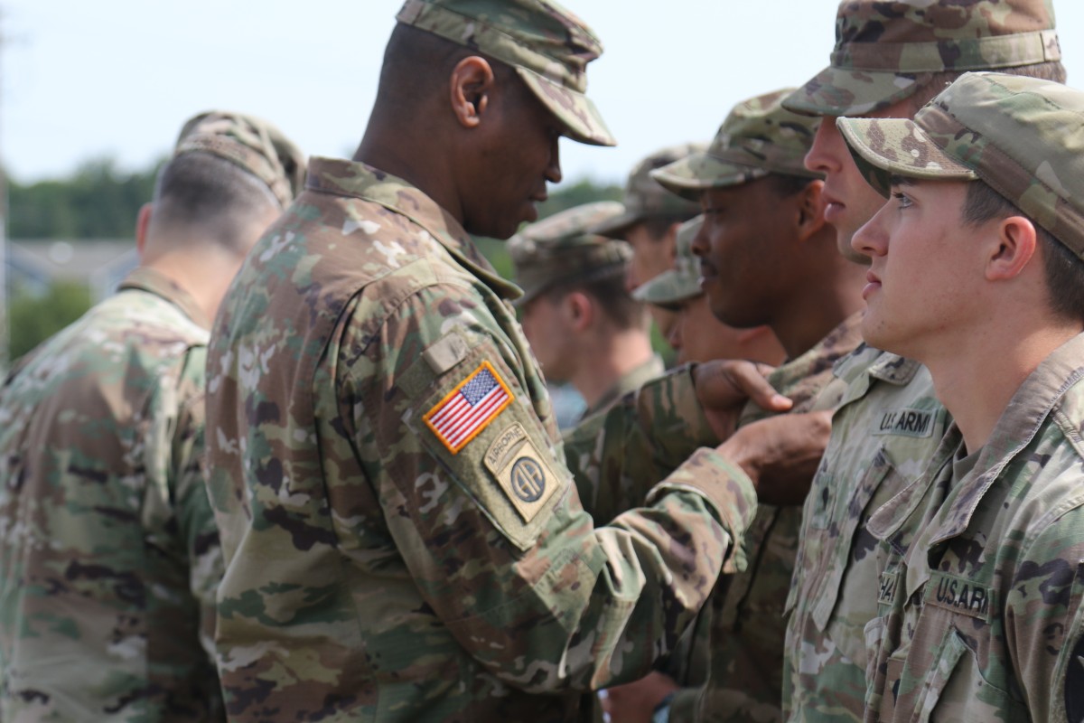 17 Soldiers get Awarded Expert Field Medical Badge | Article | The ...