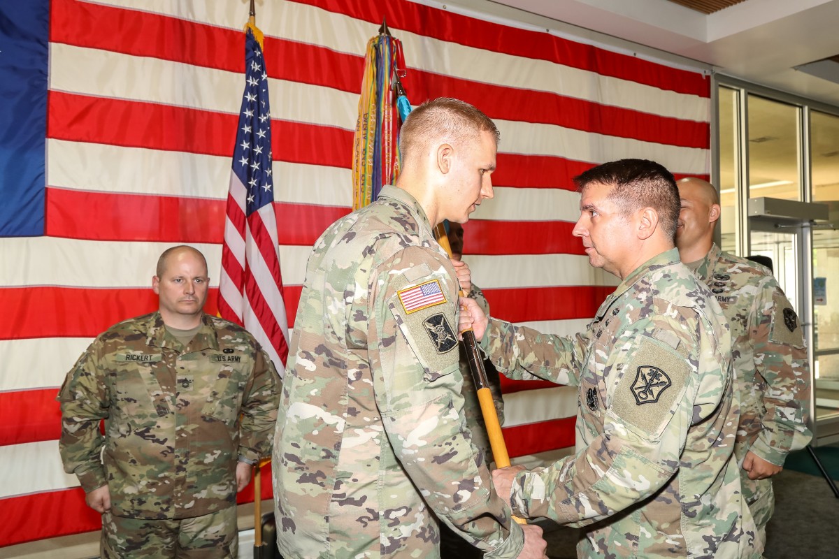 INSCOM HHC welcomes new commander | Article | The United States Army