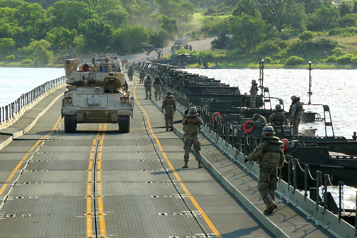 'Devil' brigade armored vehicles cross Milford Lake during Gauntlet ...