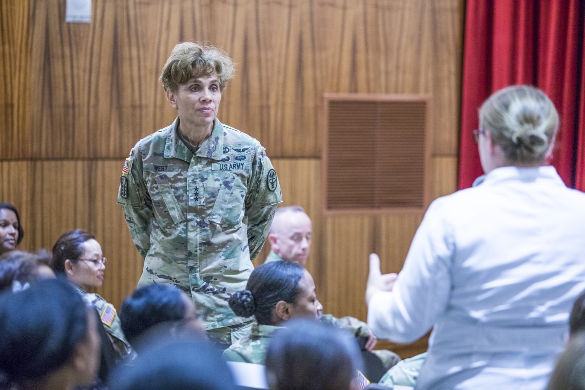 Army Surgeon General visits Tripler, talks about readiness, health care ...