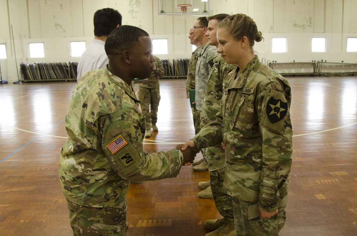 Army National Guard medics receive medals for heroically saving child's ...