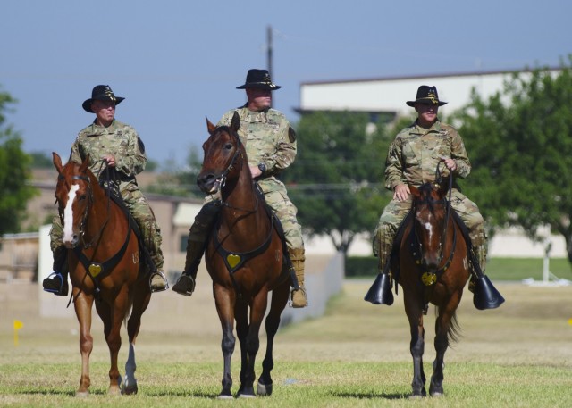 Greywolf Changes Command | Article | The United States Army