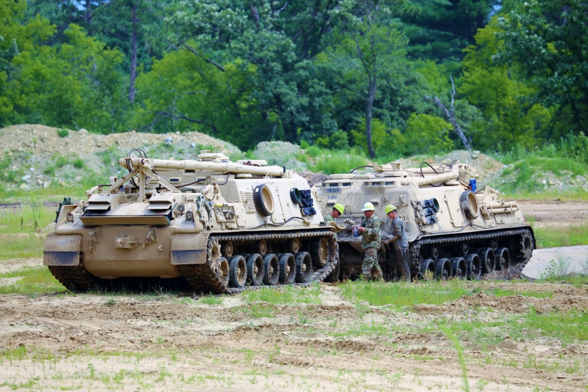 RTS-Maintenance students train in Tracked Vehicle Recovery Course at ...