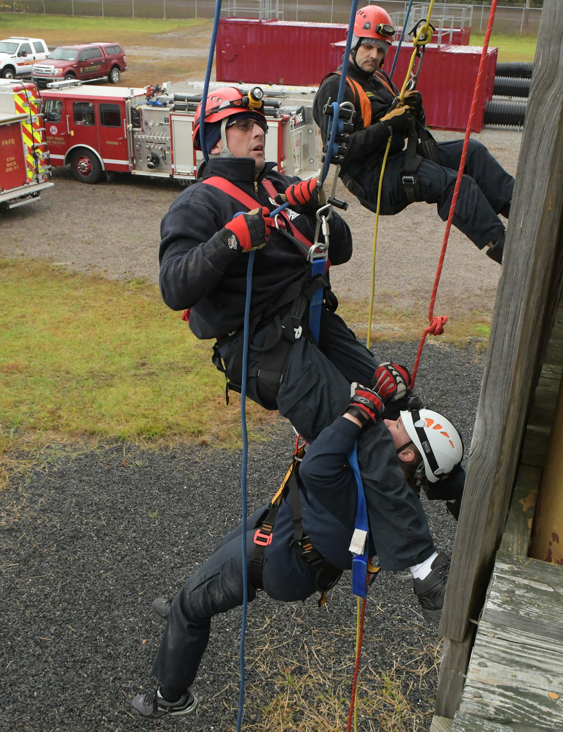 Fort Knox, volunteer firefighters partner to learn new ways to fight ...