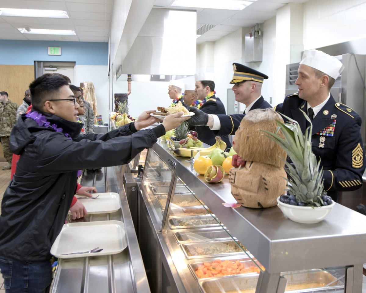Fort Wainwright hosts Thanksgiving feast | Article | The United States Army