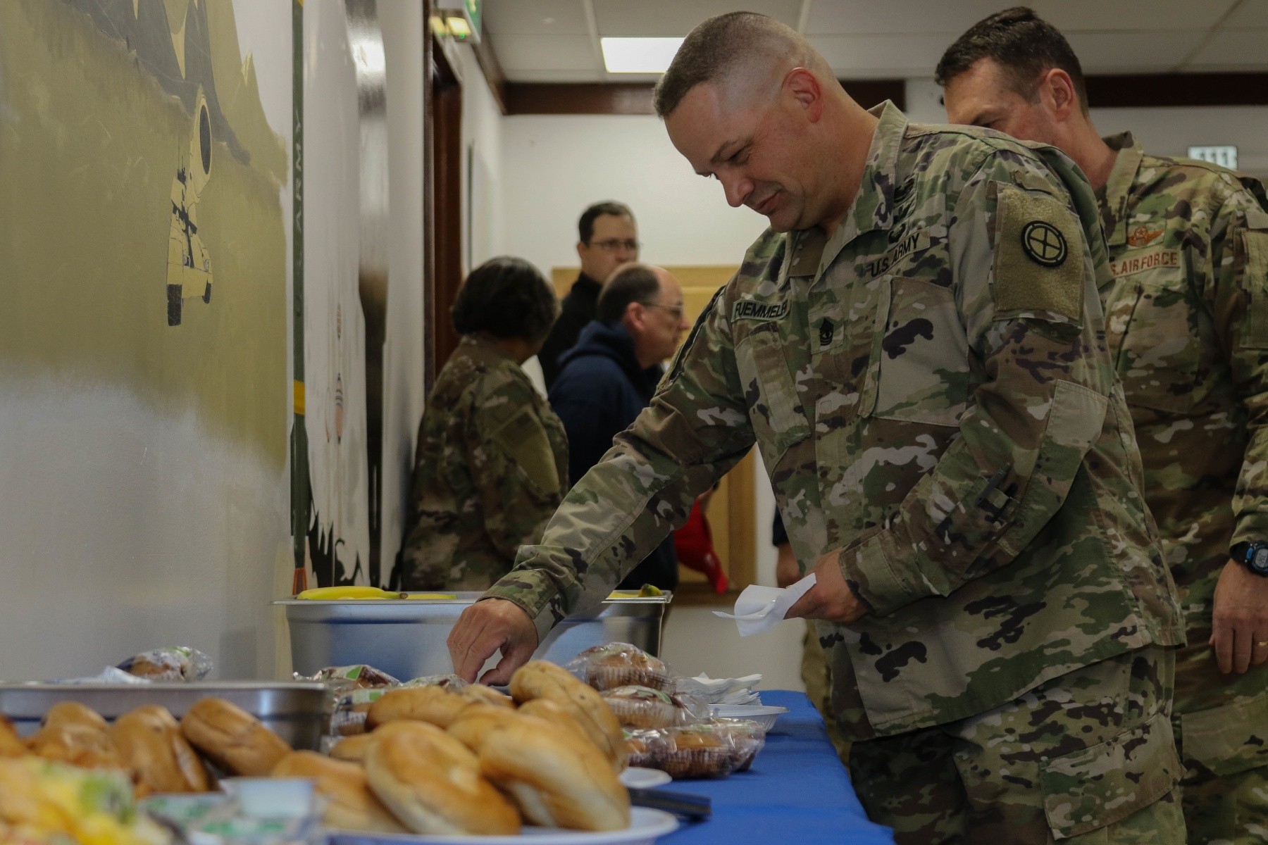 Gen. Lengyel shares Thanksgiving breakfast with deployed troops ...