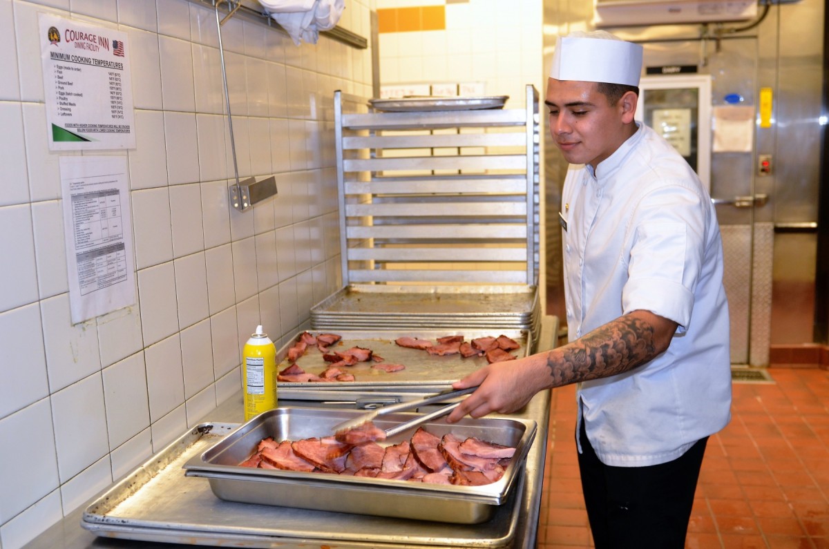 Culinary Specialists from "America's First Corps" cook all-night long ...