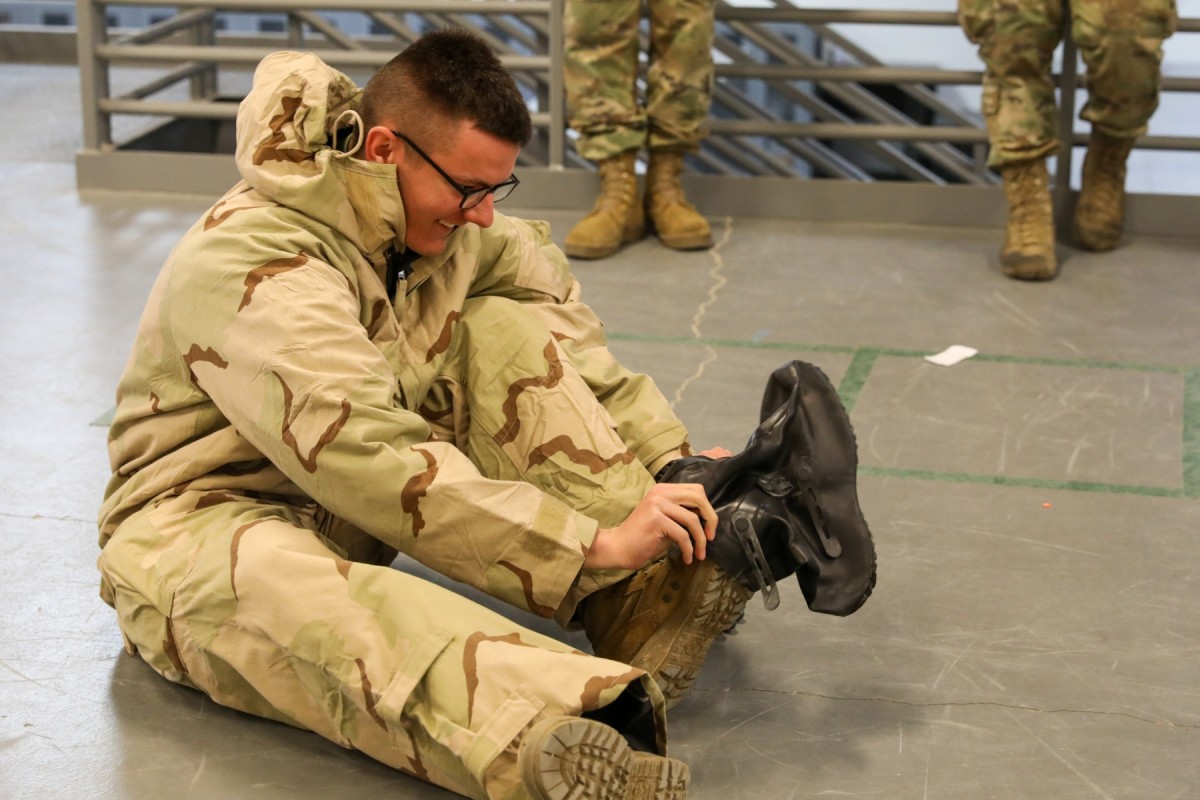 Gas, Gas, Gas - Soldiers gain confidence in gas chamber | Article | The ...