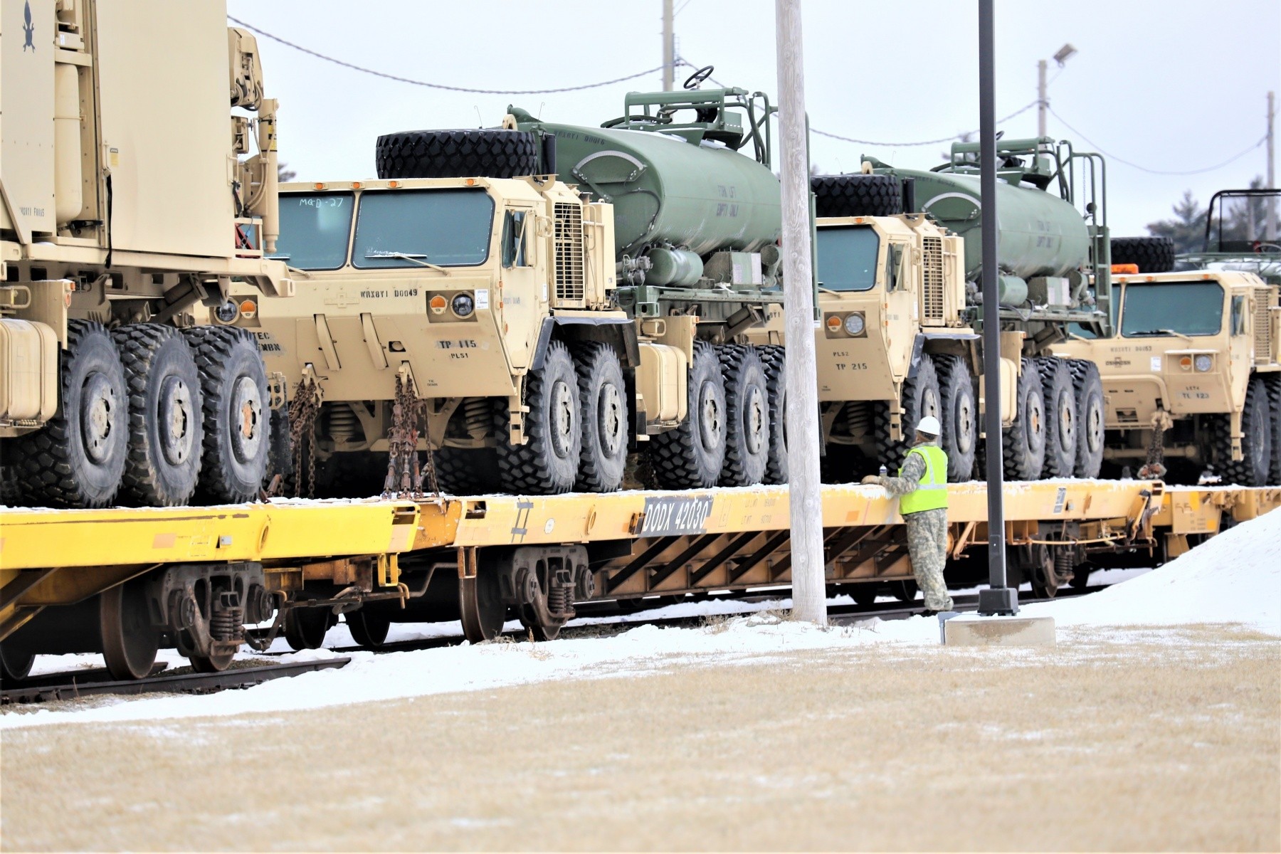 Engineer unit loads railcars for 2019 Operation Resolute Castle ...