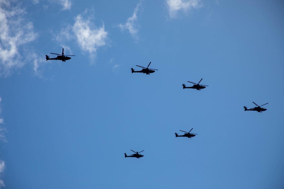 25th Combat Aviation Brigade formation flight accross Oahu | Article ...