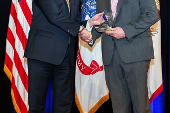 PS Magazine editor wins SecArmy award; second year in a row for top ...