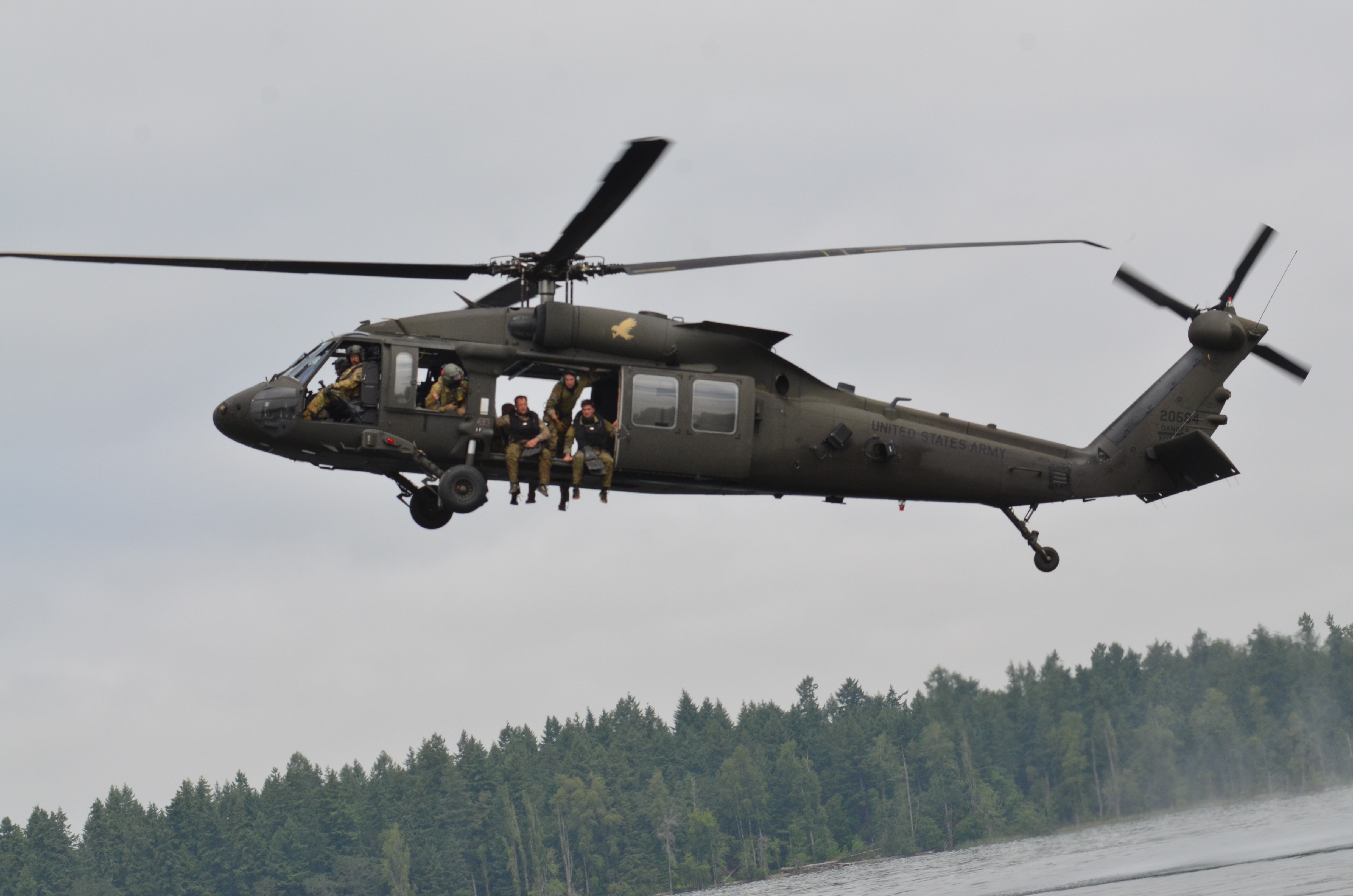 2-158th AHB takes part in helocast training over American Lake ...