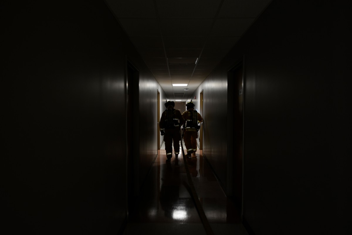 South Carolina National Guard tests Soldiers during night fire drill ...