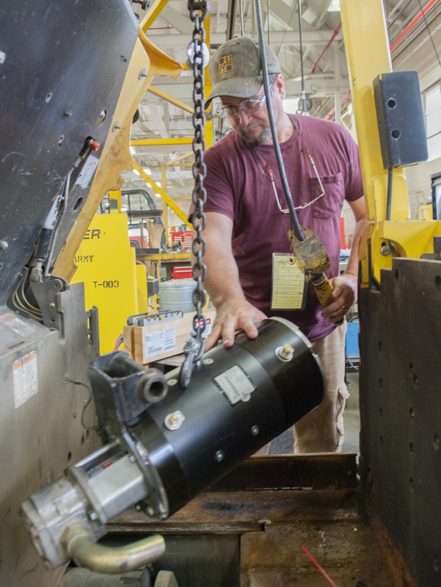 DPW branch keeps ANAD equipment moving | Article | The United States Army