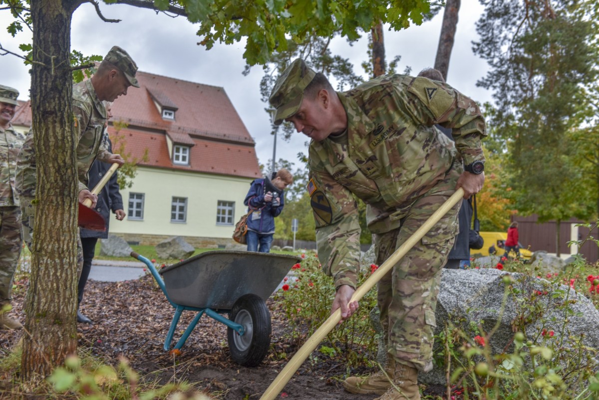 The Oak Tree: a symbol of community | Article | The United States Army