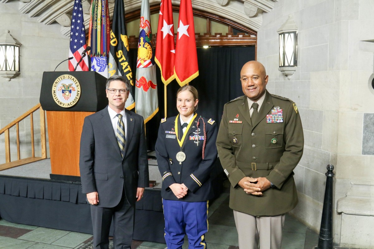 Capt. Lindsay Heisler receives 2019 Nininger Award for actions in ...